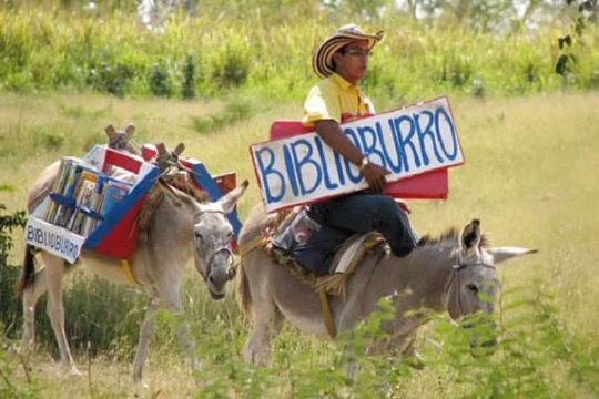 Biblioburro – a mobile #library on two donkeys – Ebook Friendly