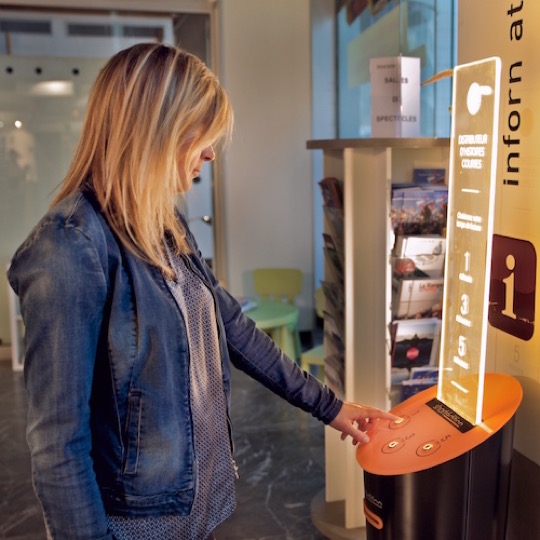 Short story vending machine in use – Ebook Friendly