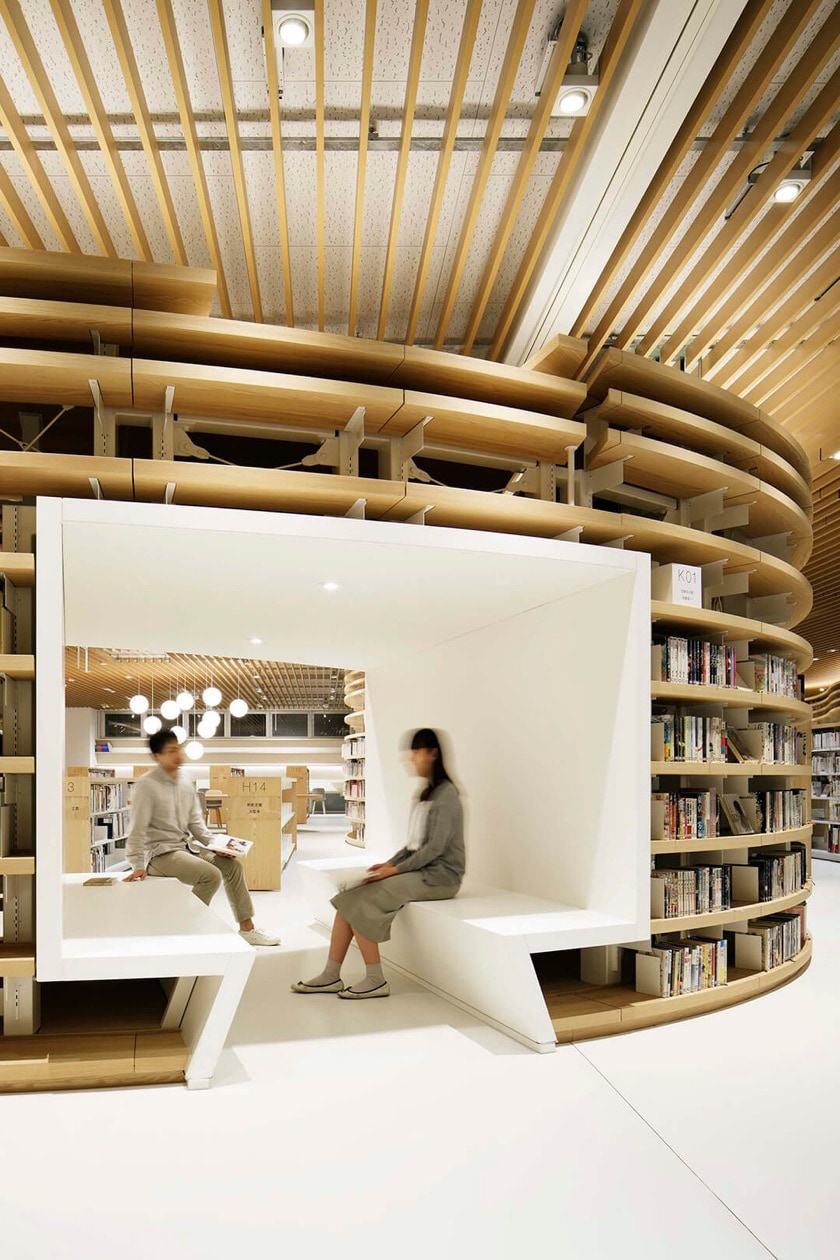 Bookshelf capsule in Kikuchi City Central Library – Ebook Friendly